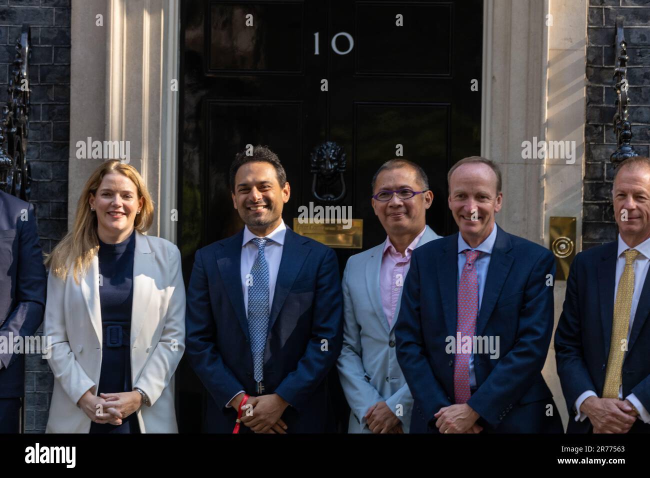 Apac investors hi-res stock photography and images - Alamy