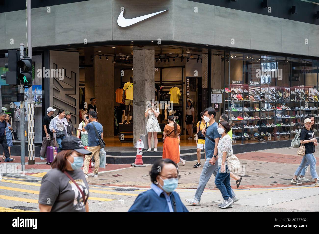 Nike store front logo hi-res stock photography and images - Alamy