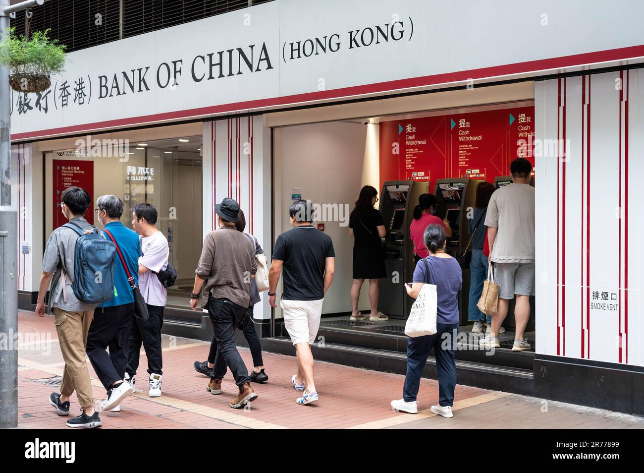 Atm usage hi-res stock photography and images - Alamy