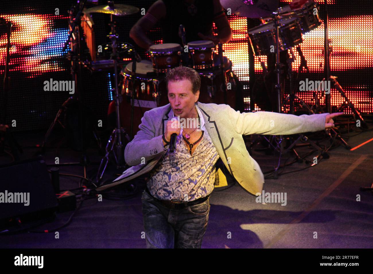Emmanuel durante y su hijo Alexander Acha durante concierto en el ...