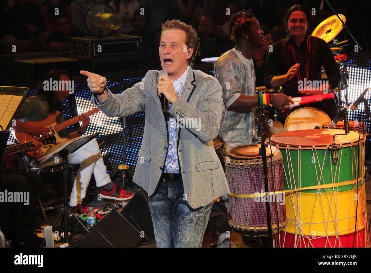 Emmanuel durante y su hijo Alexander Acha durante concierto en el ...