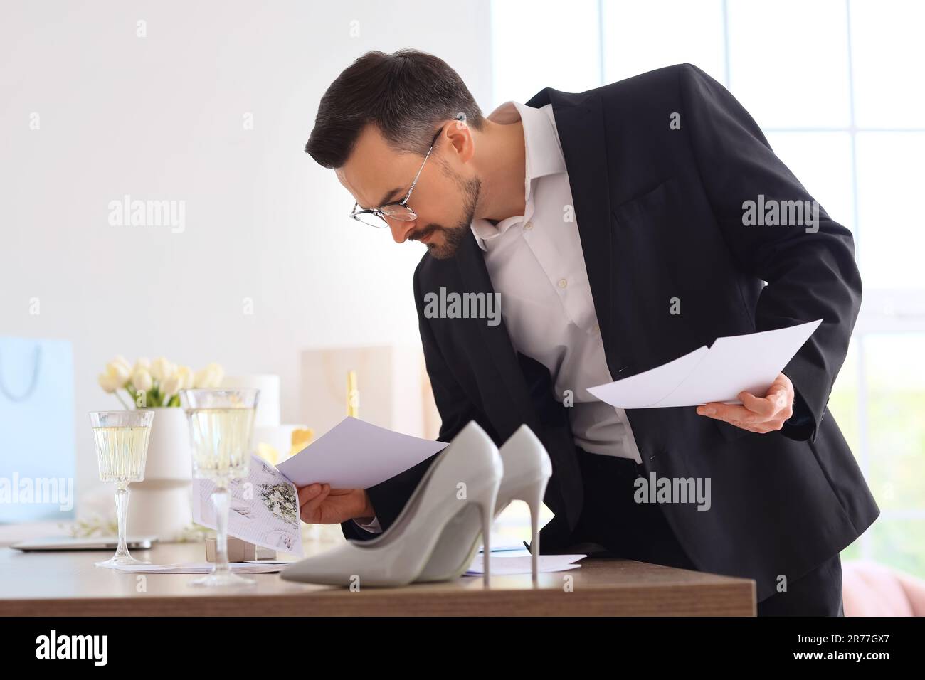 Working with pictures hi-res stock photography and images - Alamy