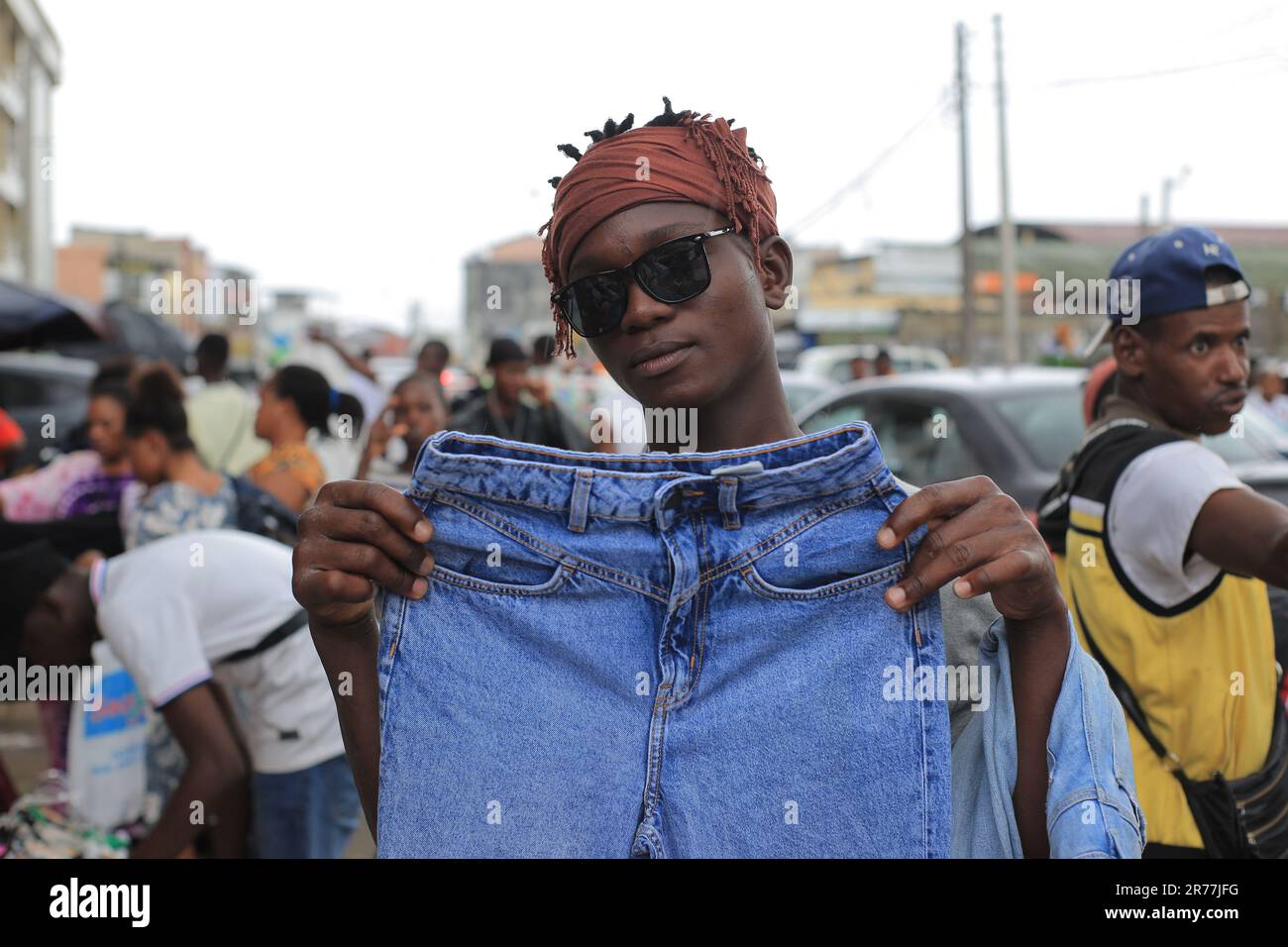 Youth Africans seconds hands clients selling cloth at Cocovico market ...
