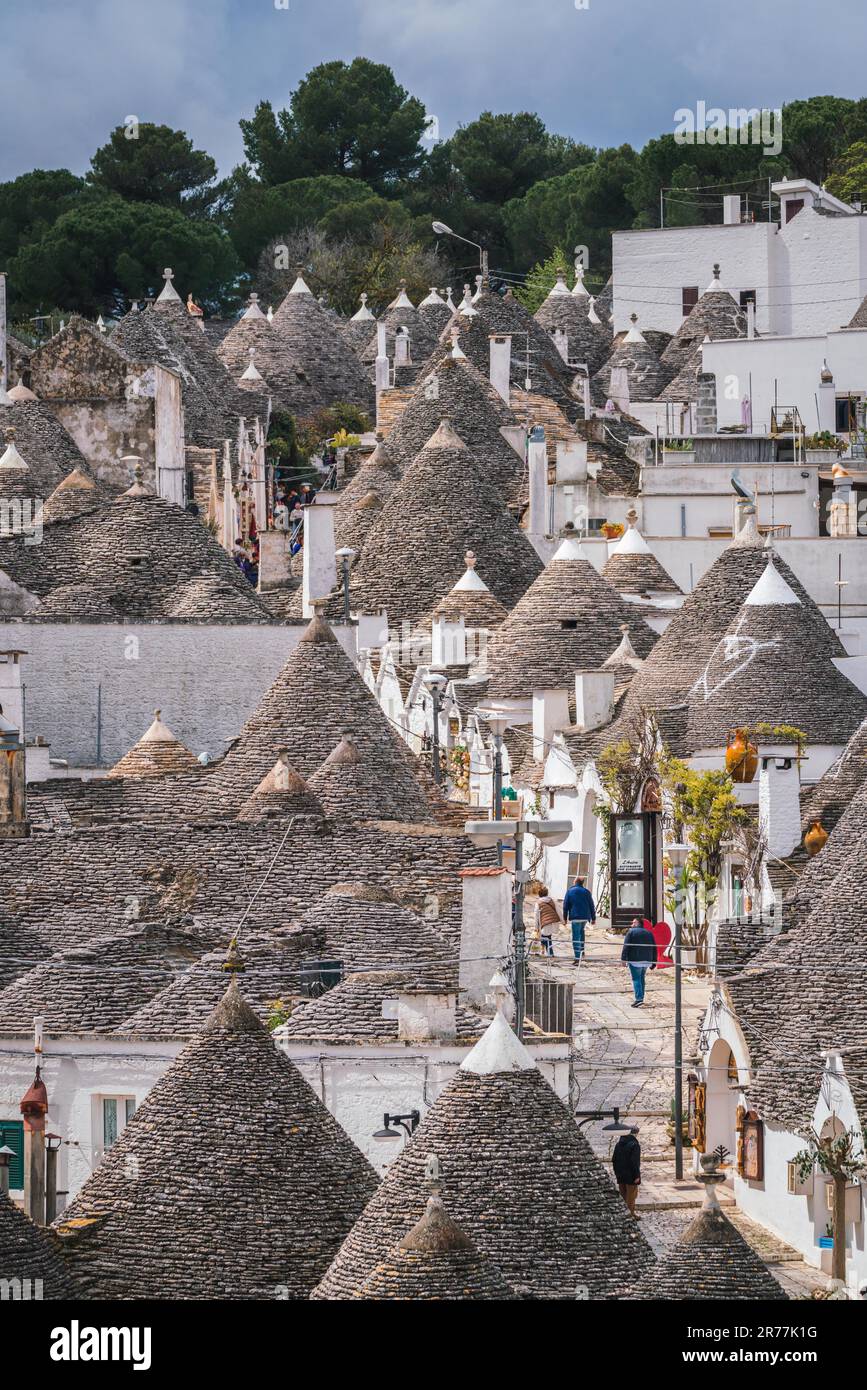 Alberobello center hi-res stock photography and images - Alamy