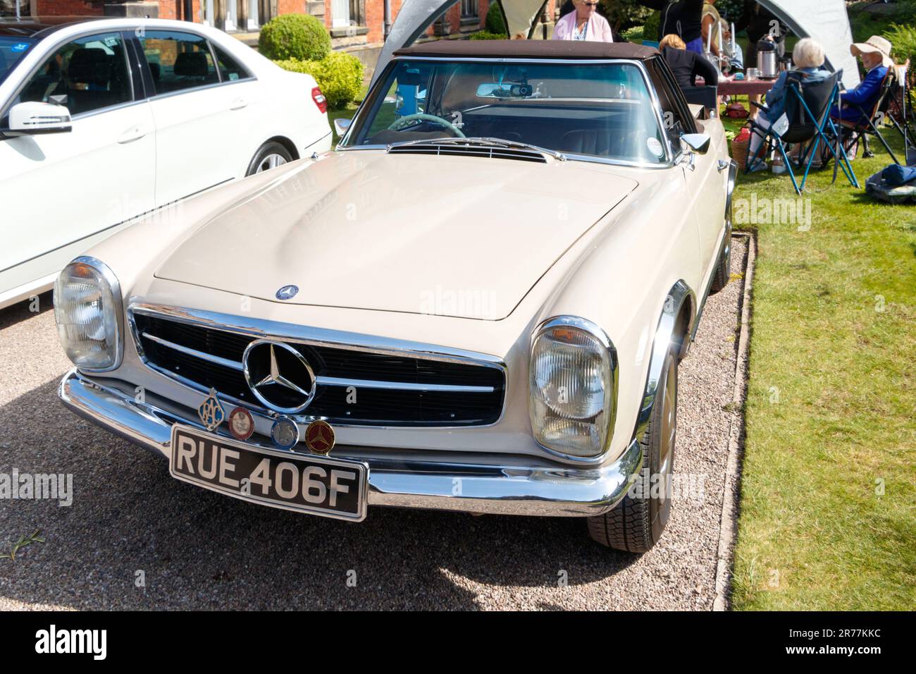 250sl roadster hi-res stock photography and images - Alamy