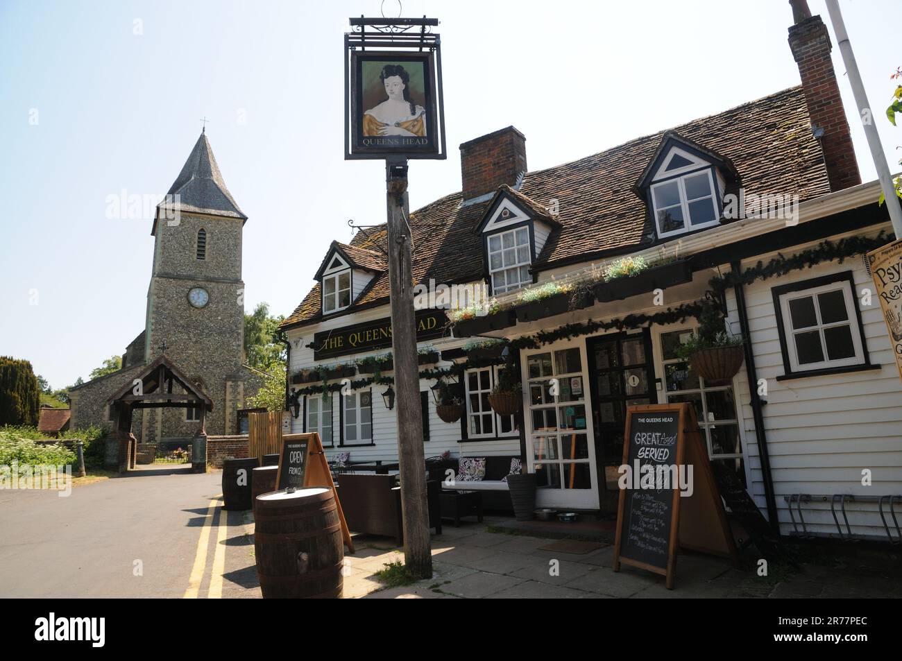 Queens head tavern hi-res stock photography and images - Alamy