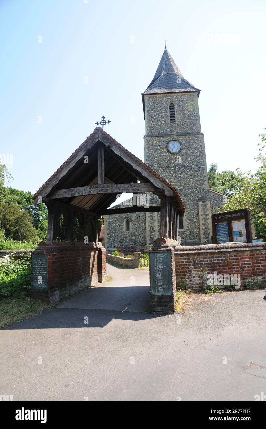 Lych gate building hi-res stock photography and images - Alamy