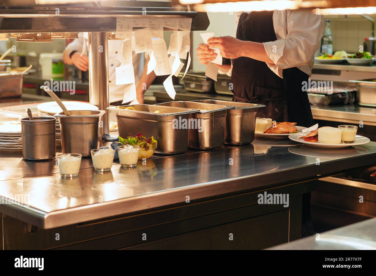Restaurant chief hi-res stock photography and images - Alamy