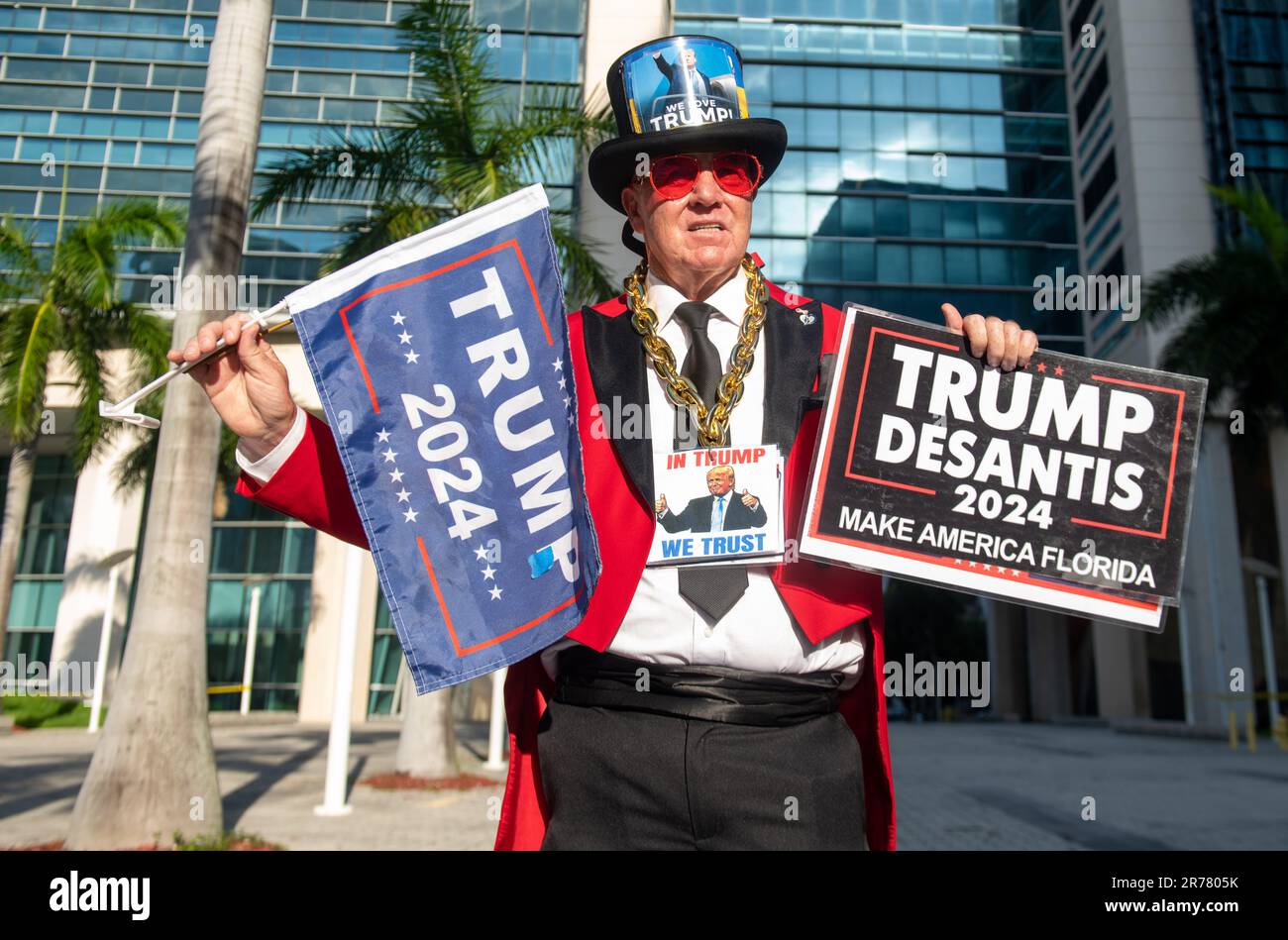 Snooty woman hi-res stock photography and images - Alamy