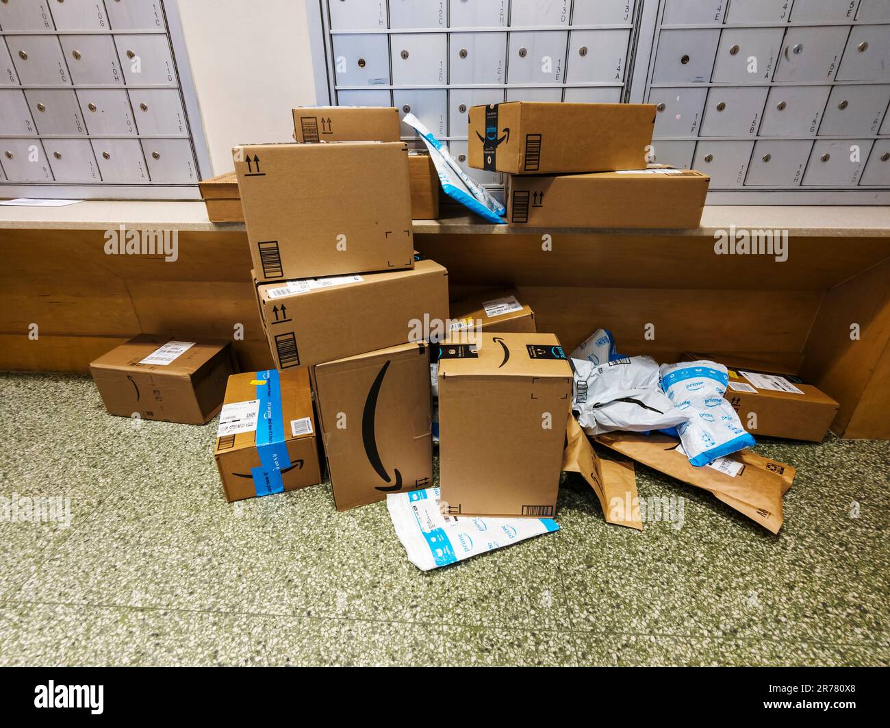 Package pilferage hi-res stock photography and images - Alamy