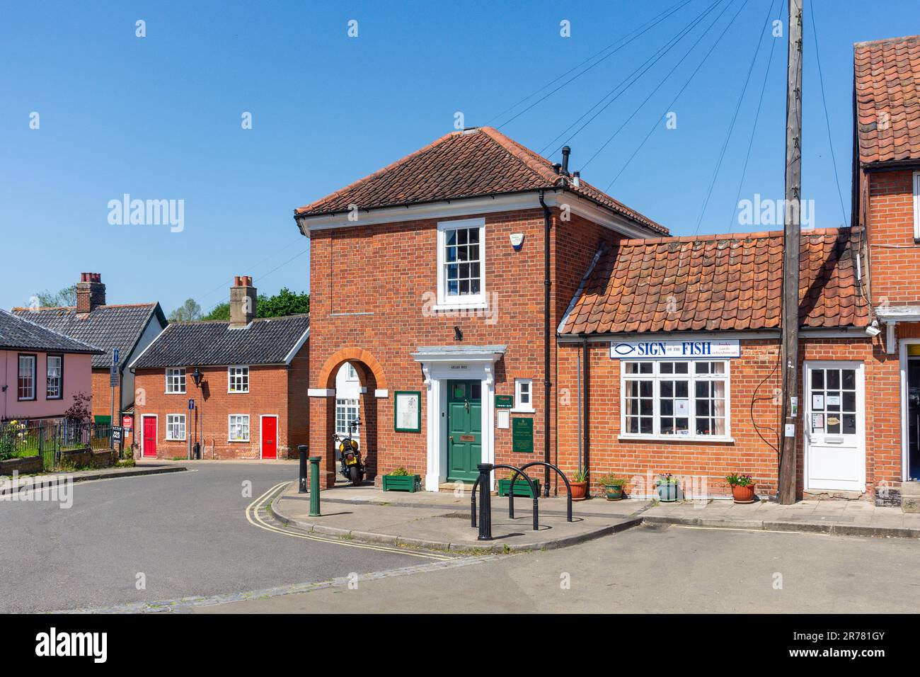 Market place historic halesworth suffolk market town centre uk e hi-res ...