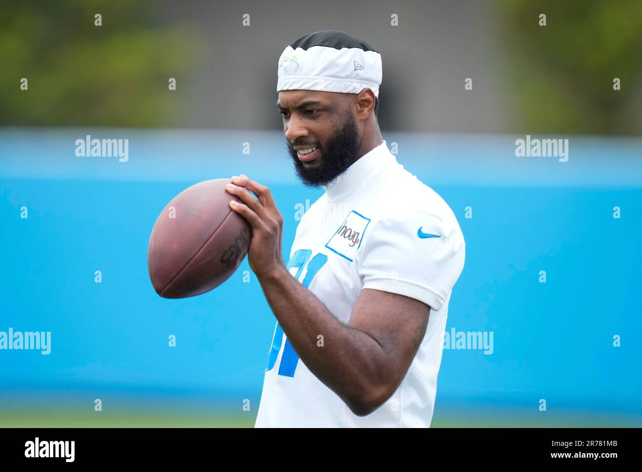 Los Angeles Chargers wide receiver Mike Williams (81) walks with the ...