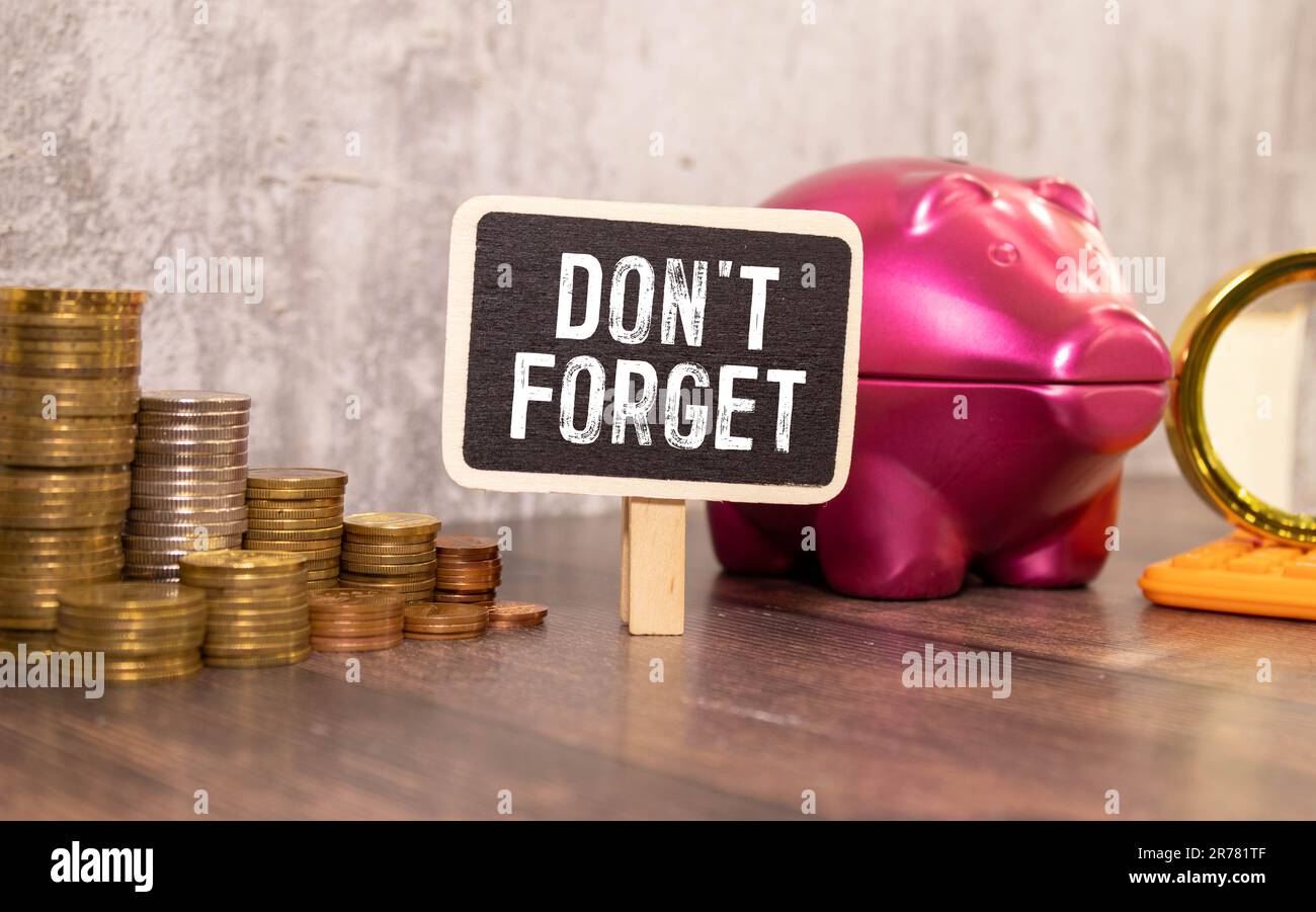 Do not Forget Reminder speech bubble isolated on the yellow background ...