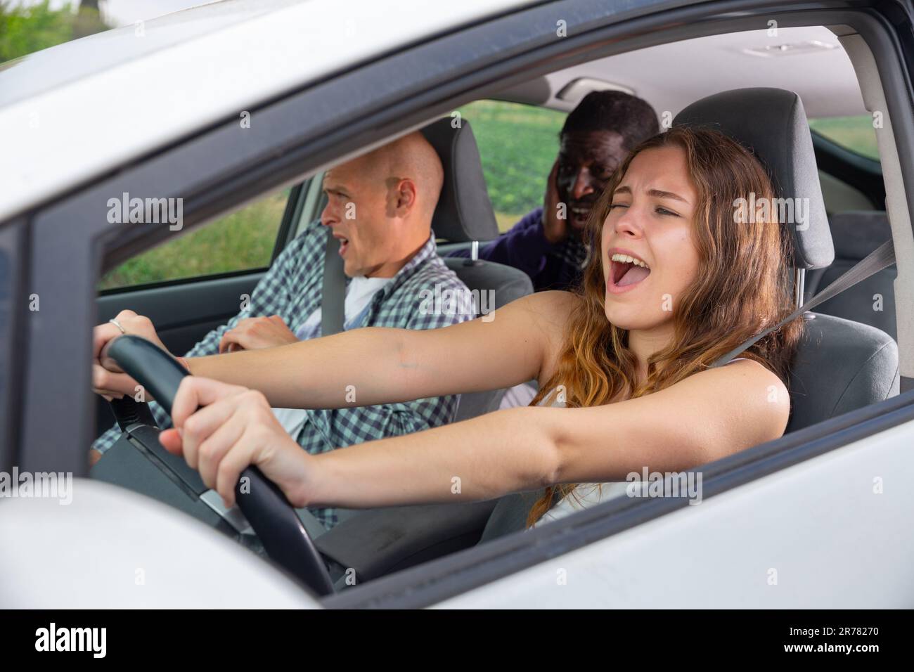 Driver and passengers scared screaming in the car before the accident ...