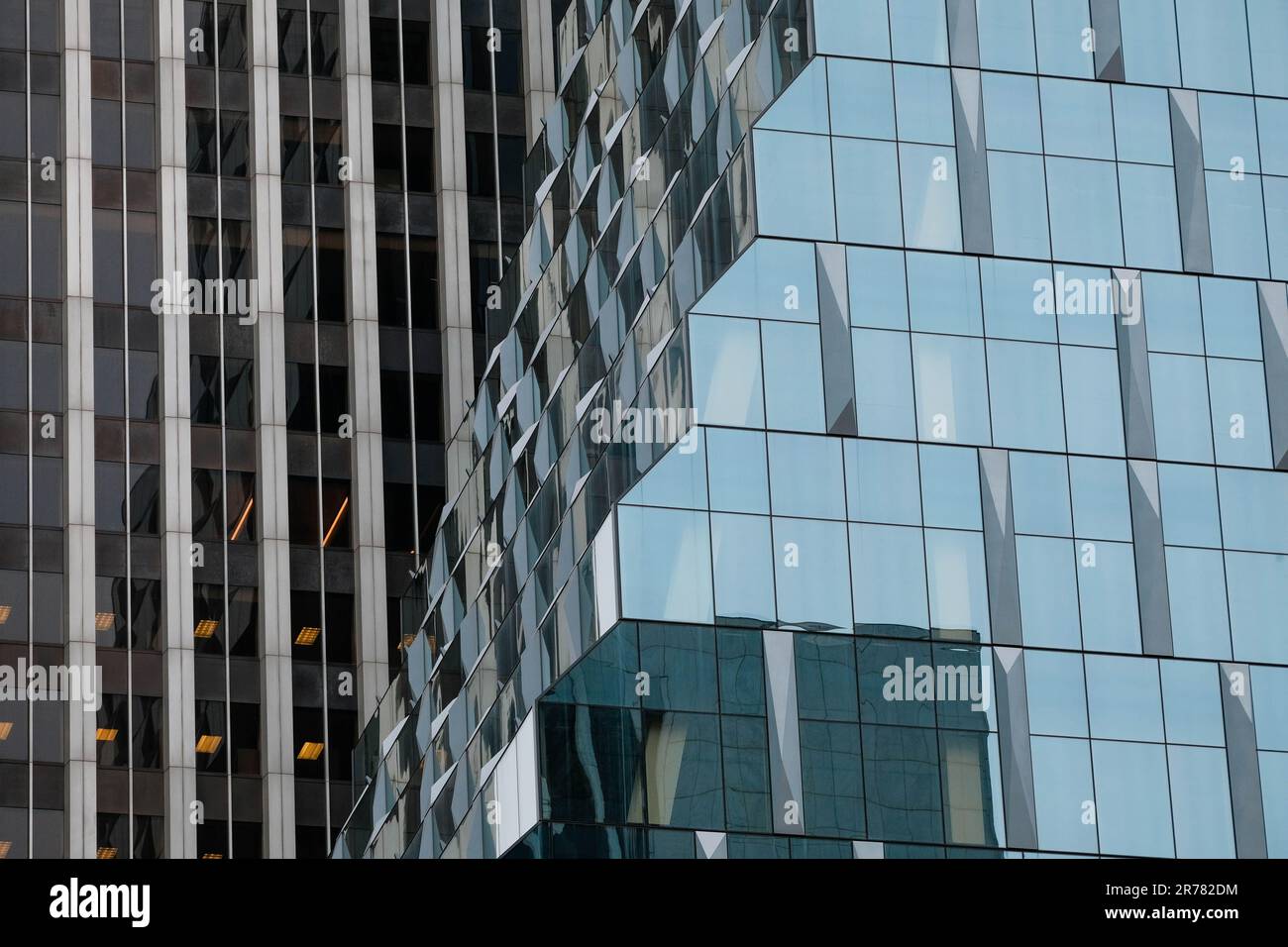 Mirrored glass panels hi-res stock photography and images - Alamy