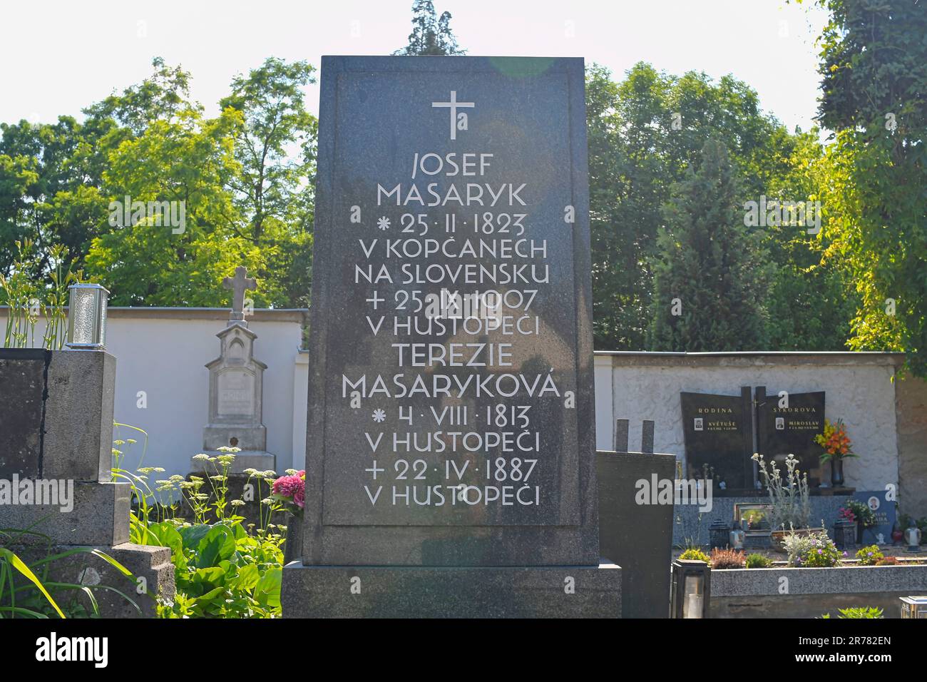 The grave of parents the first president of the Czechoslovak Republic ...