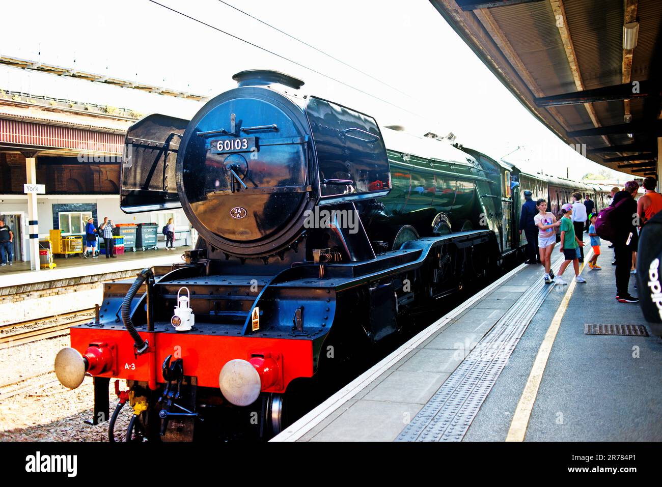 A3 Pacific No 60103 Flying Scotsman with Royal Train at York Railway ...
