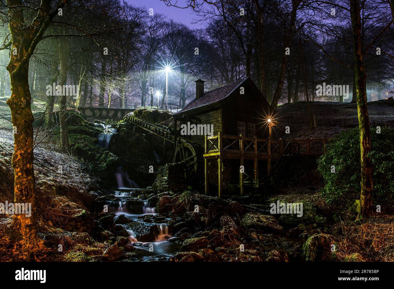 House building flow night hi-res stock photography and images - Alamy