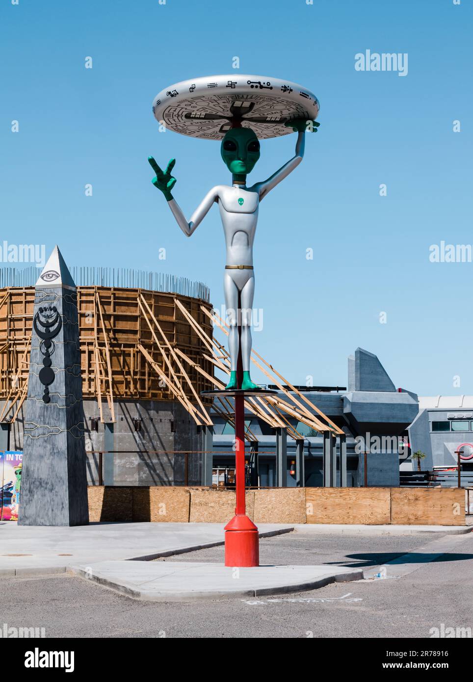 Statues of Aliens decorating a tourist destination and jerky store ...