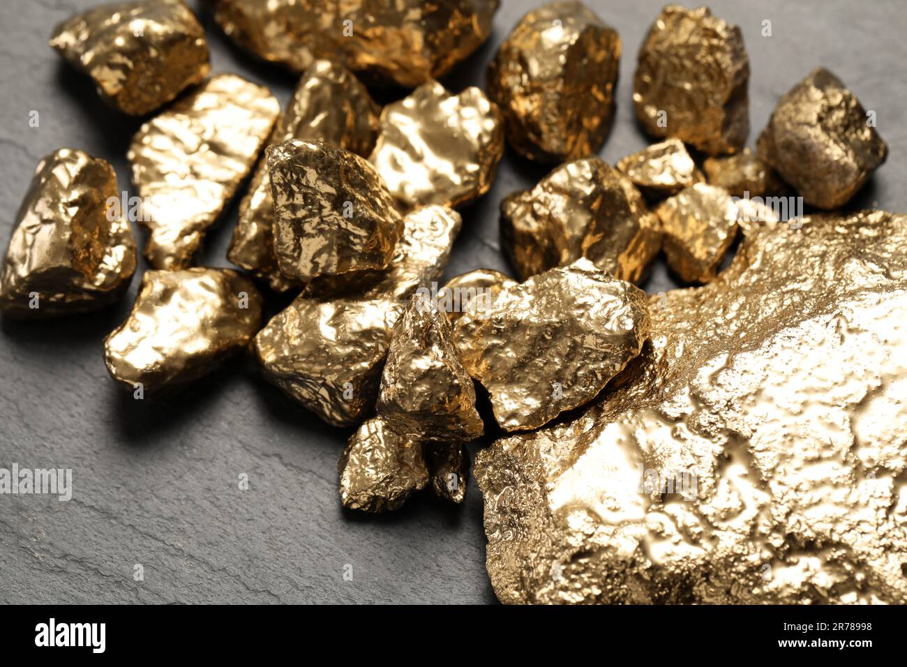 Gold metal lumps hi-res stock photography and images - Alamy