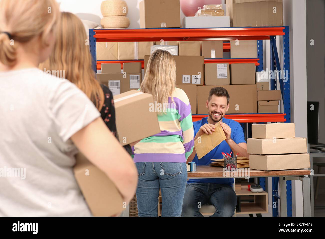 Waiting shipment hi-res stock photography and images - Alamy