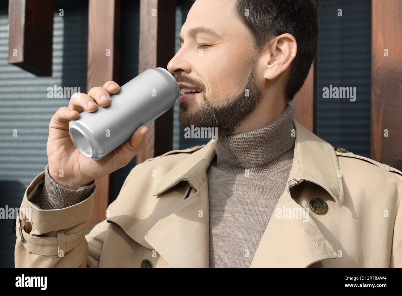 Man drinking soda can hi-res stock photography and images - Alamy