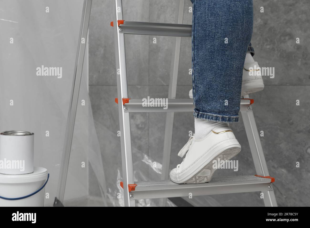 Paint bucket and ladder hi-res stock photography and images - Alamy