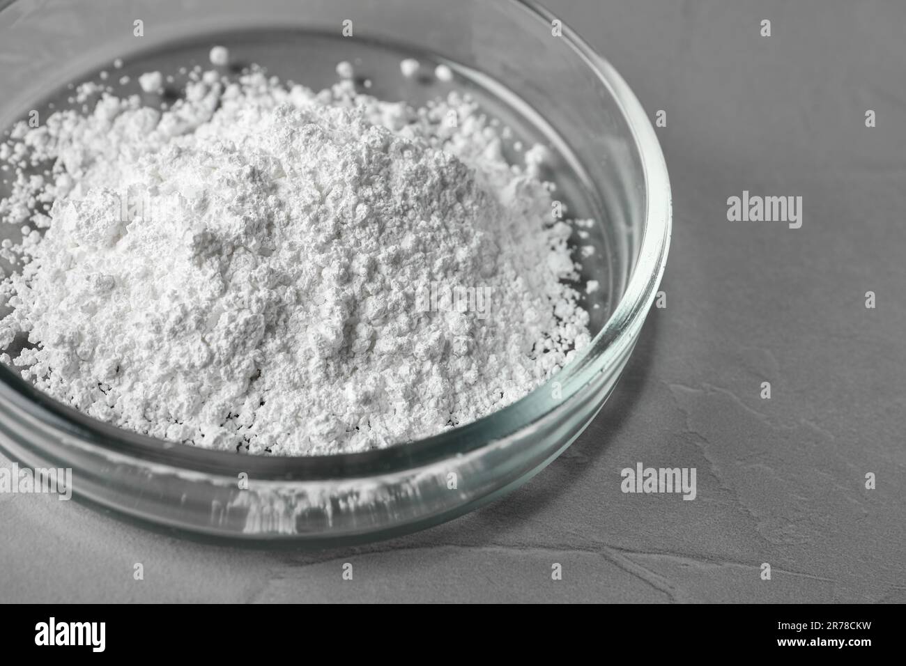 Petri dish with calcium carbonate powder on grey table, closeup Stock ...