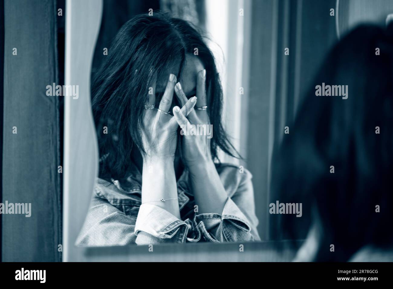 Woman eyes mirror fear hi-res stock photography and images - Alamy