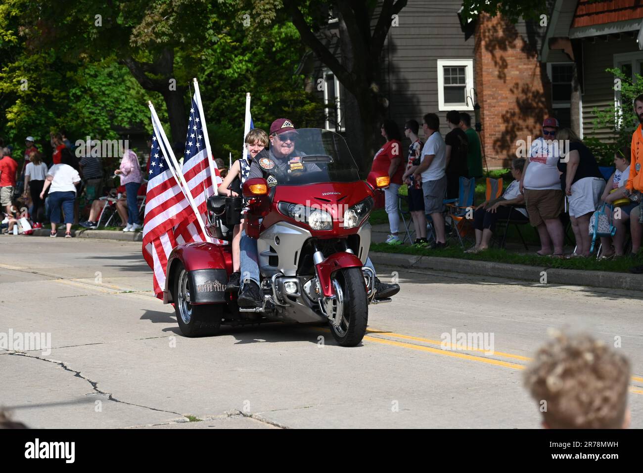 Spectators and participants of the memorial day parade in Appleton ...