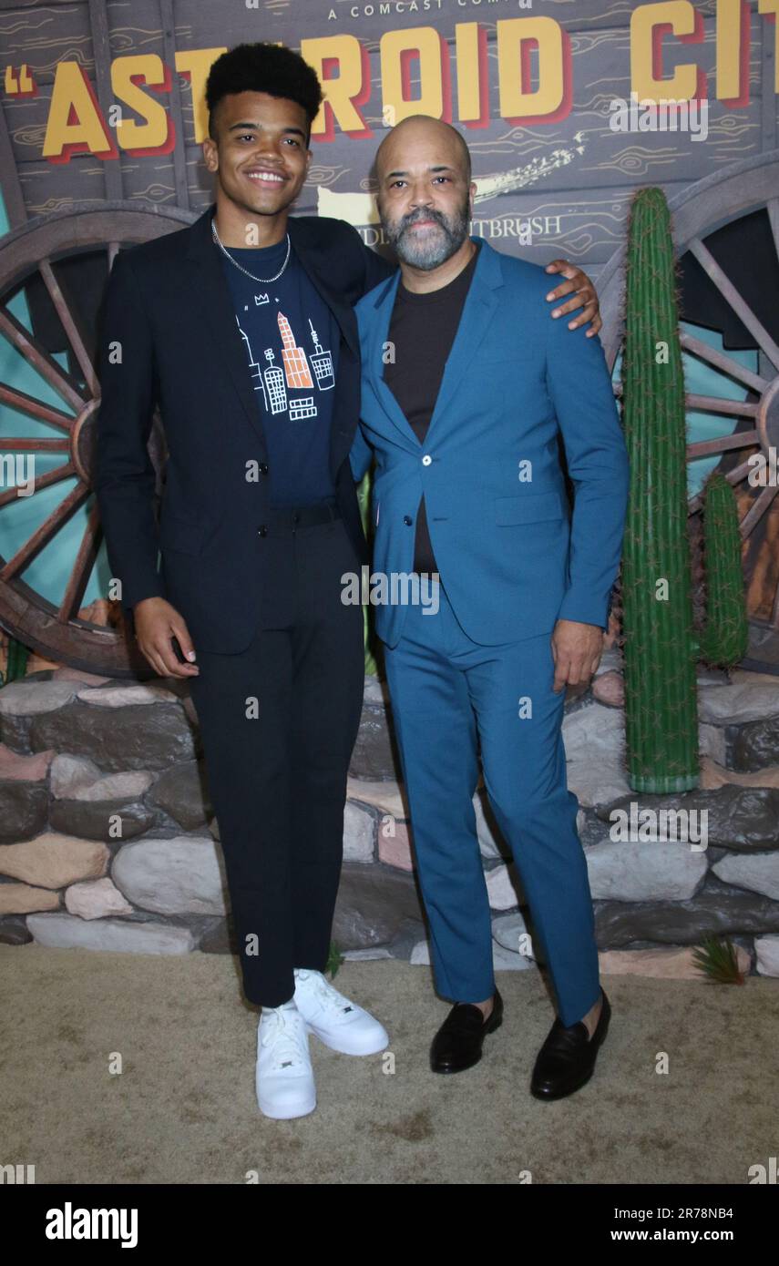 Elijah wright hi-res stock photography and images - Alamy