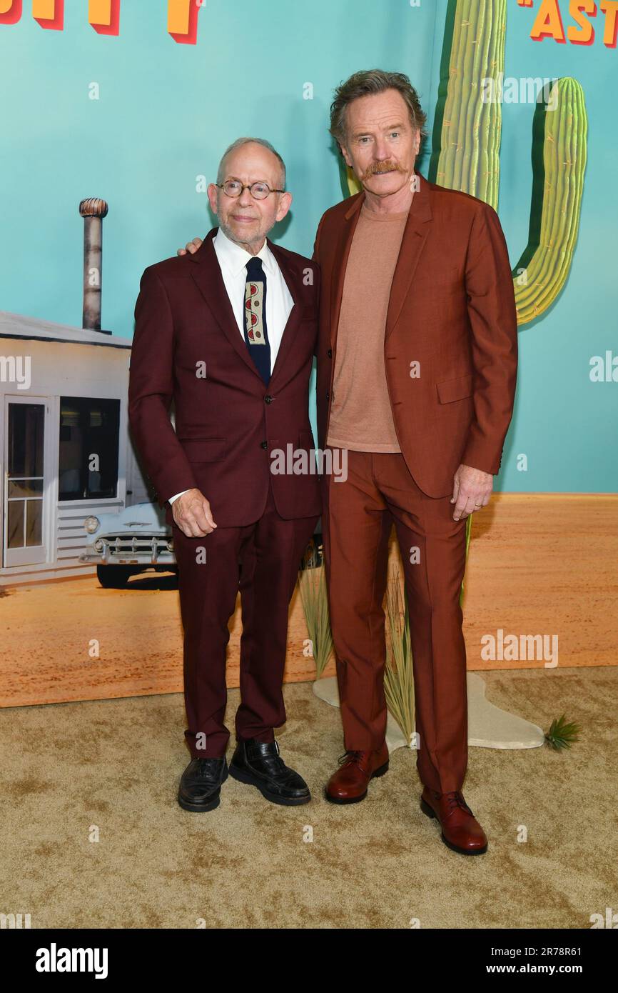 (L-R) Bob Balaban and Bryan Cranston Stock Photo - Alamy