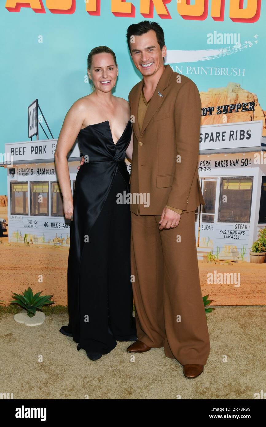 (L-R) Aimee Mullins and Rupert Friend Stock Photo - Alamy