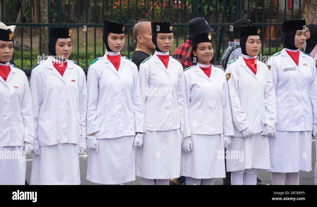 Flag raisers hi-res stock photography and images - Alamy