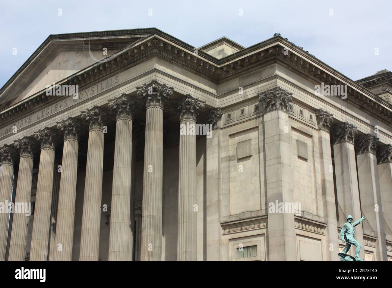 St George's Hall opposite Lime Street station in LIverpool Stock Photo ...