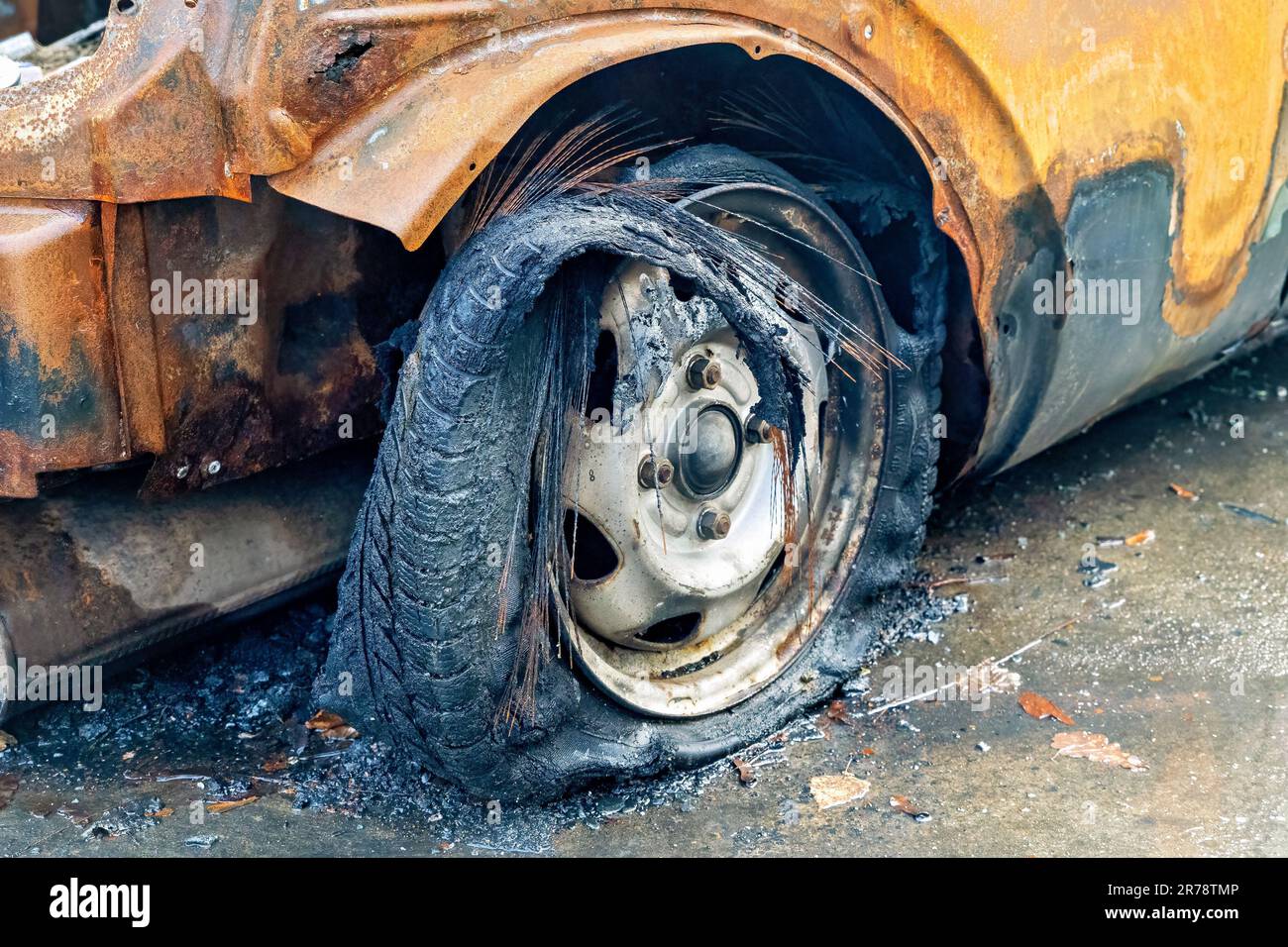 A close-up of an old, rusty wheel of a burnt yellow car Stock Photo - Alamy