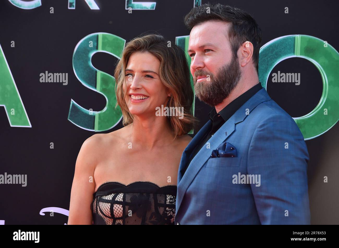 Cobie Smulders, left, and Taran Killam arrive at the premiere of ...