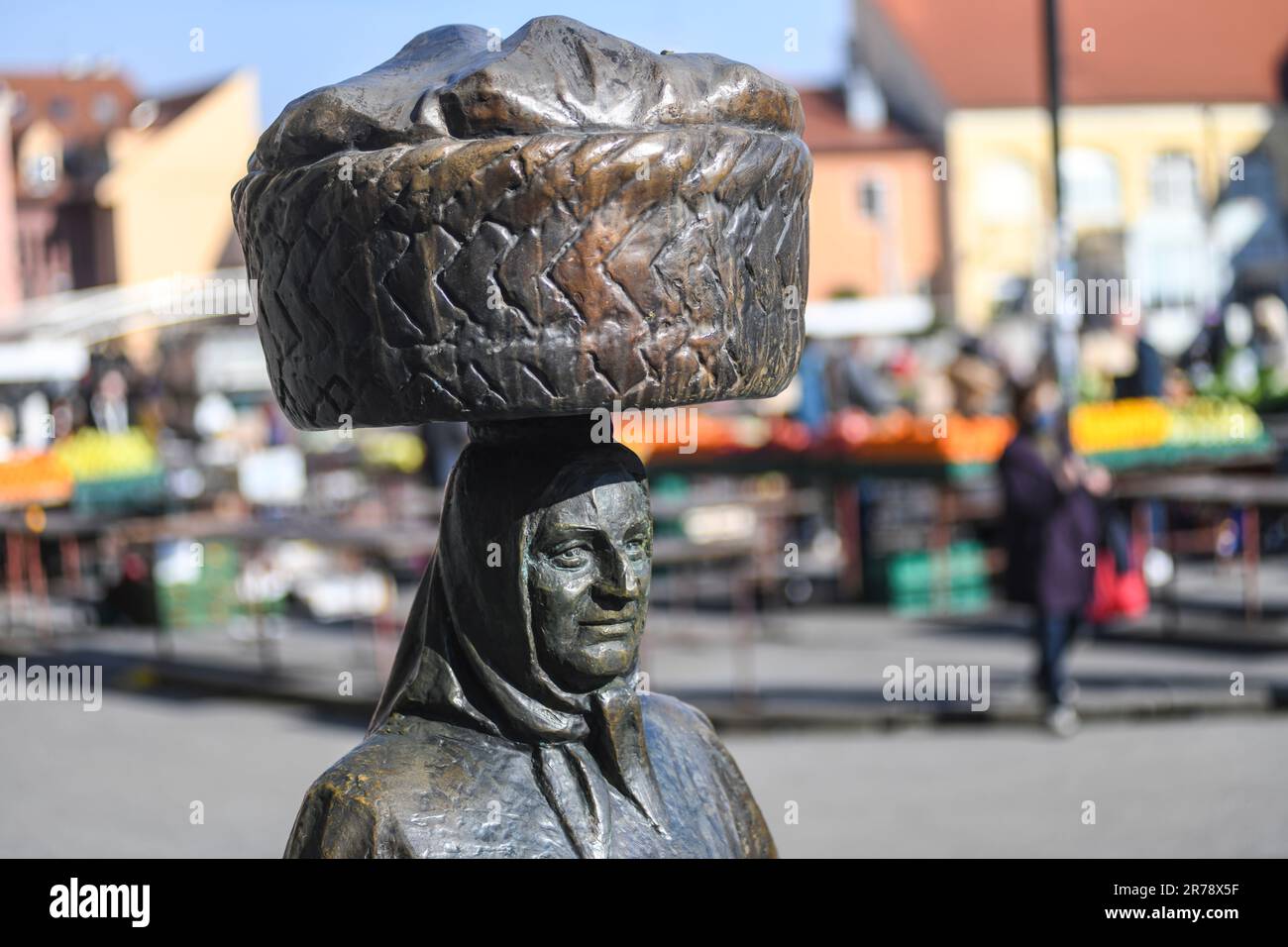 Statue of Kumica Barica. Dolac Market, Zagreb, Croatia Stock Photo - Alamy