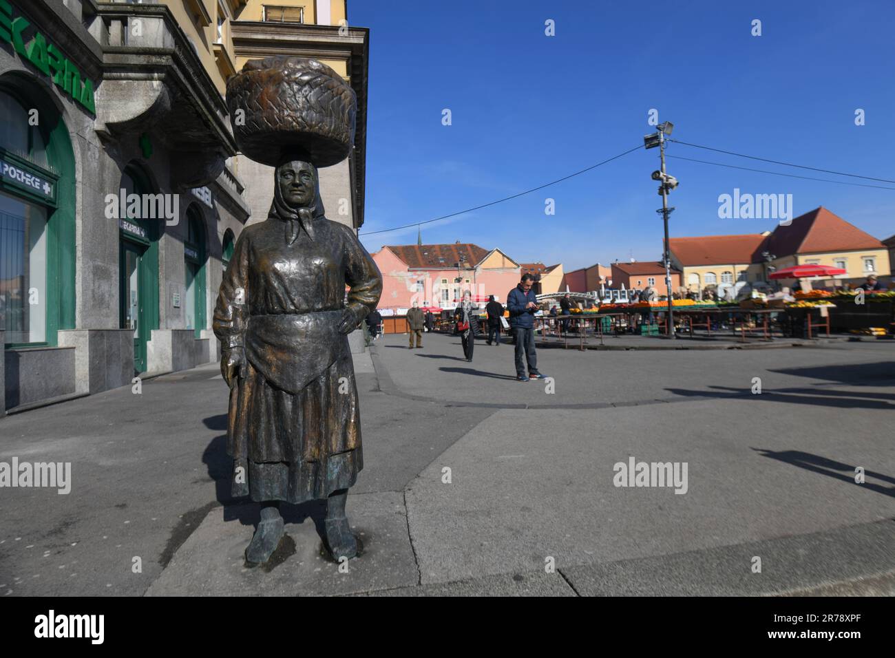 Statue of Kumica Barica. Dolac Market, Zagreb, Croatia Stock Photo - Alamy