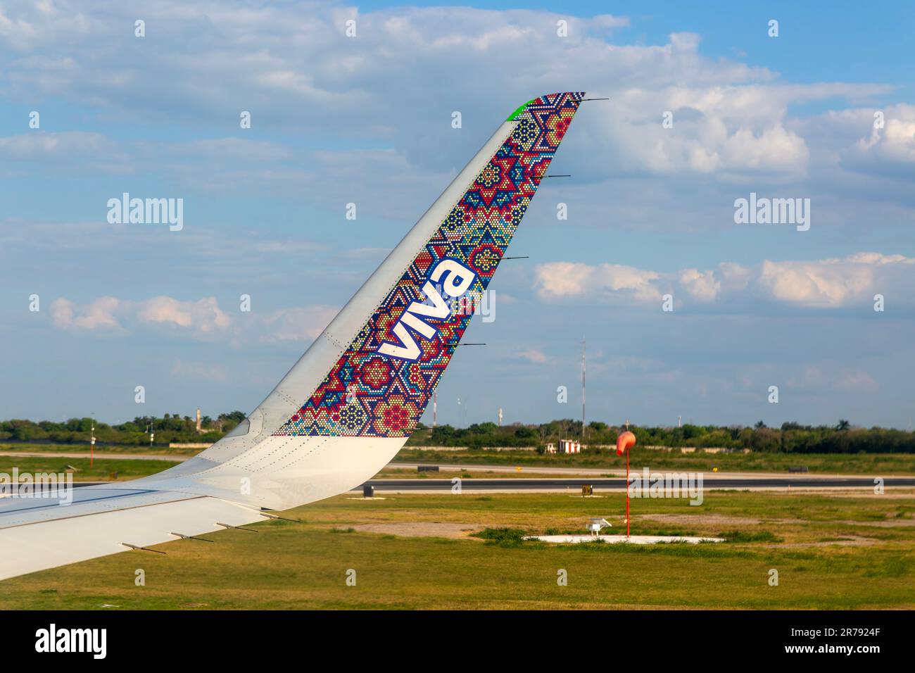 Viva aerobus airplane hi-res stock photography and images - Alamy