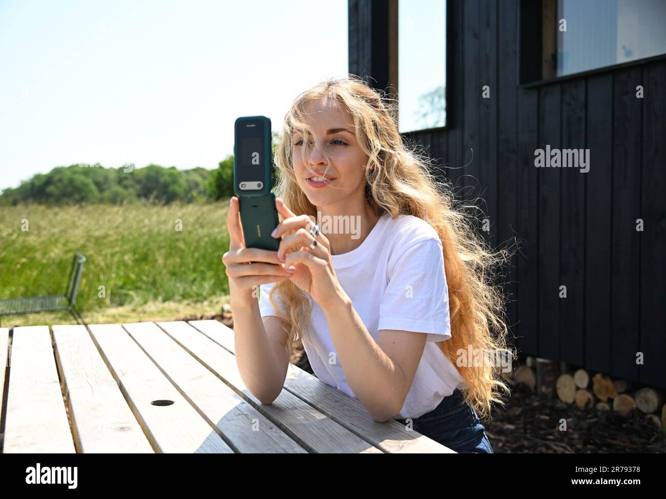 News consumer lush hi-res stock photography and images - Alamy