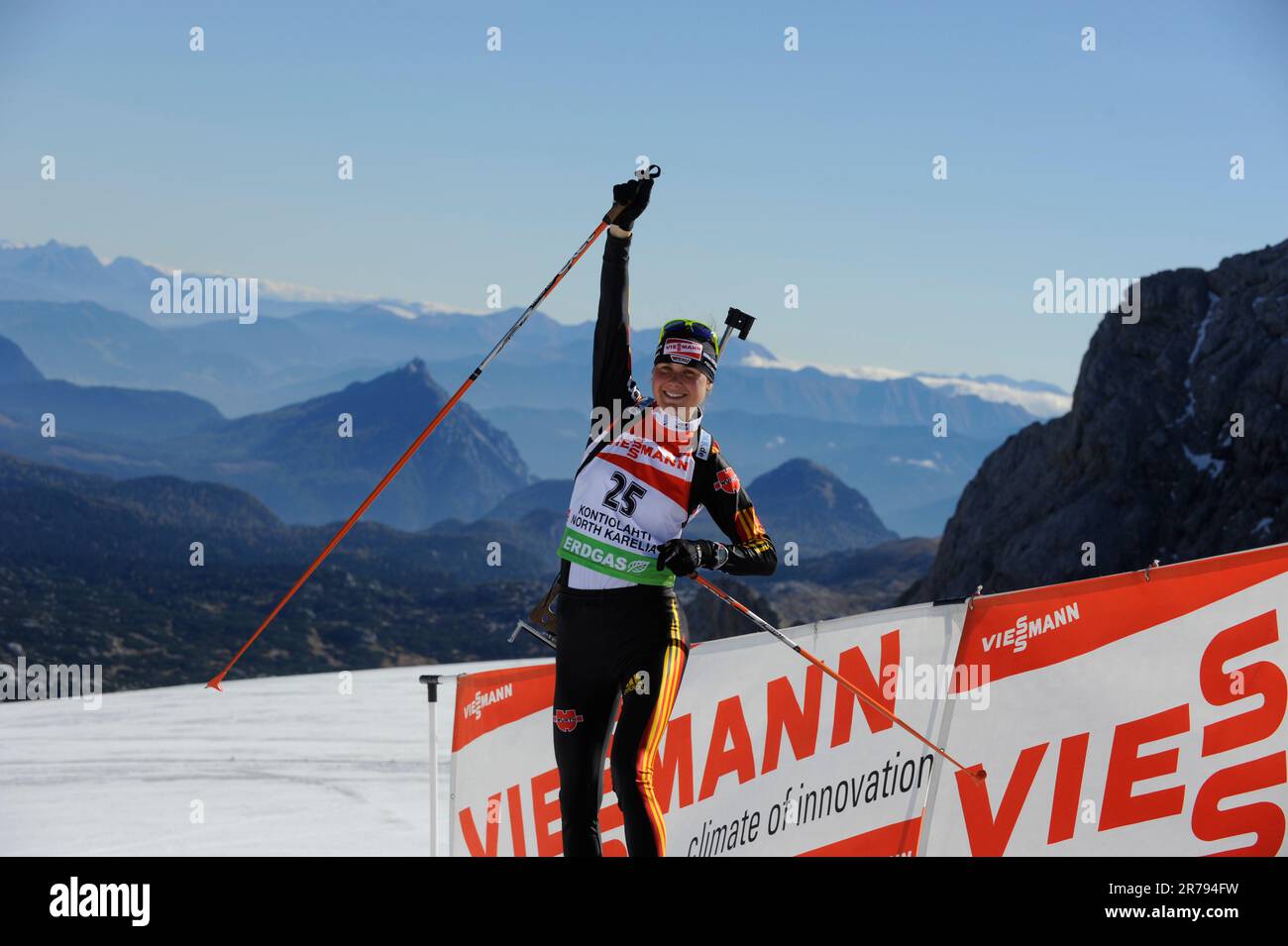 Tina Bachmann, Aktion, Jubel, Biathlon Stock Photo - Alamy