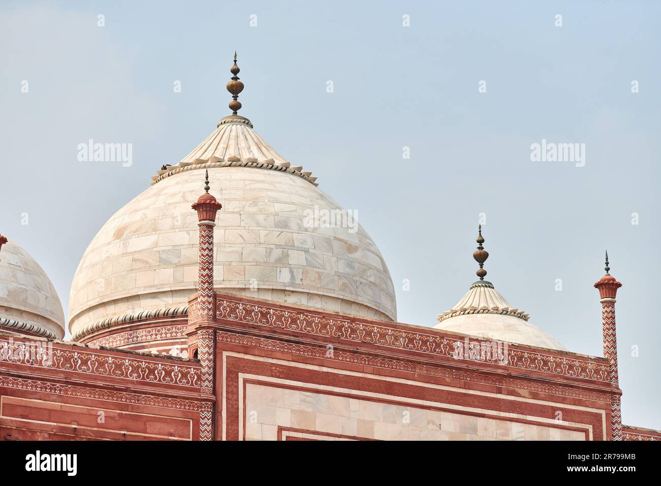 Close up Jawab Taj Mahal domes white marble mausoleum landmark in Agra ...