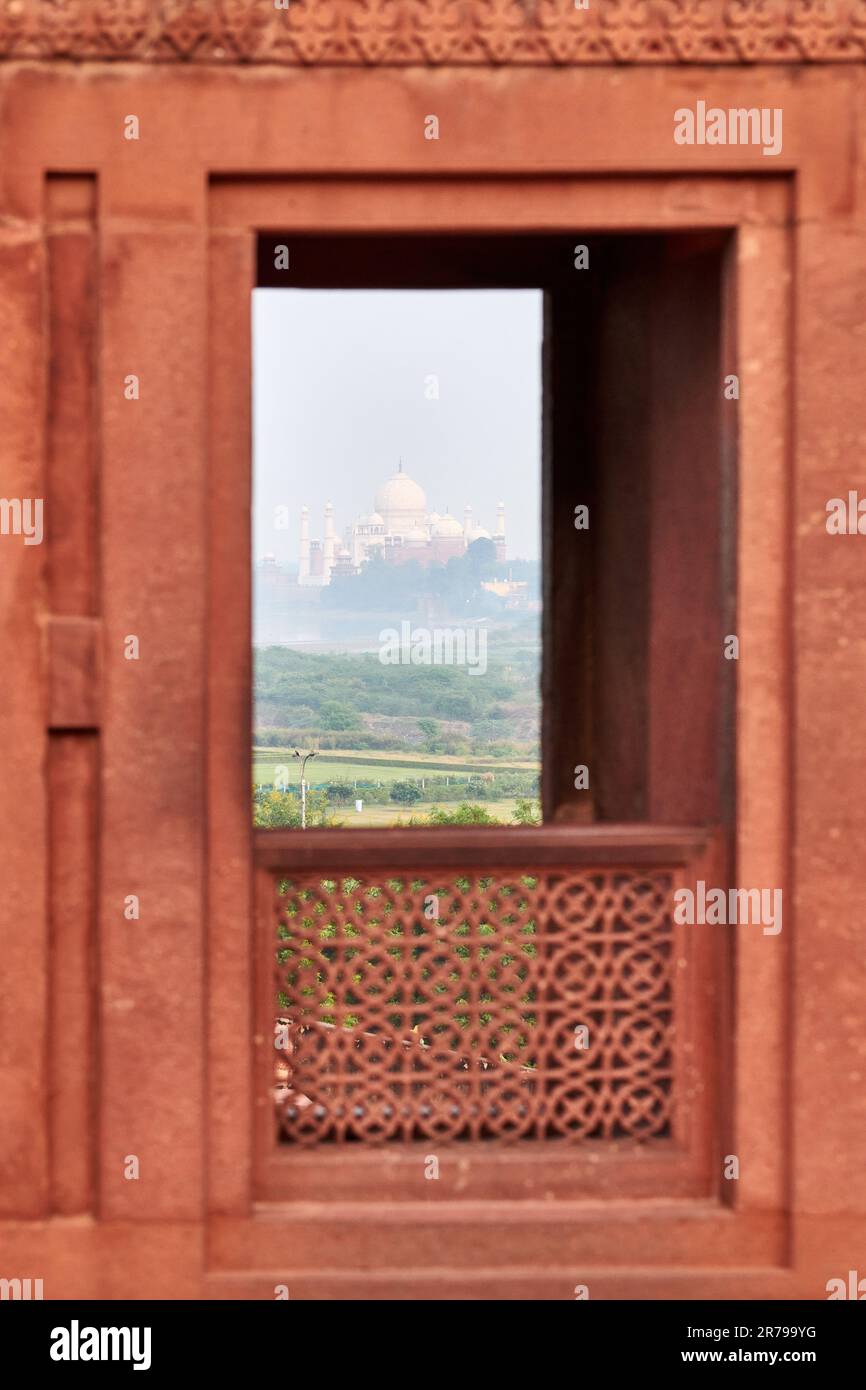 Taj Mahal white marble mausoleum landmark in Agra, Uttar Pradesh, India ...