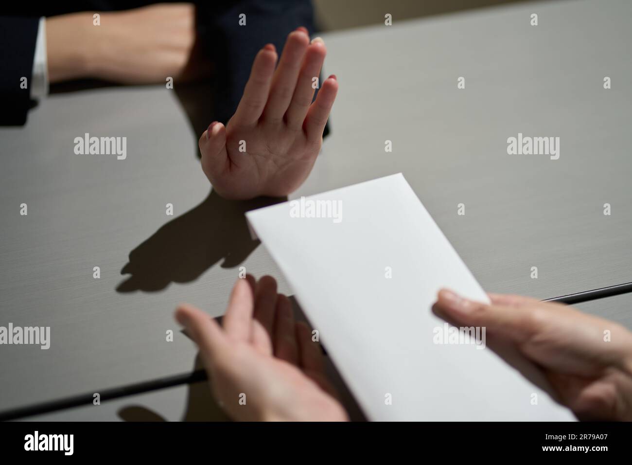 Hand of a woman who refuses to receive money Stock Photo - Alamy