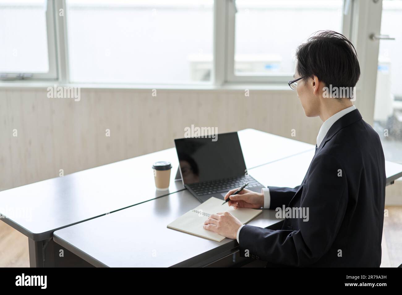 Studying korean online hi-res stock photography and images - Alamy