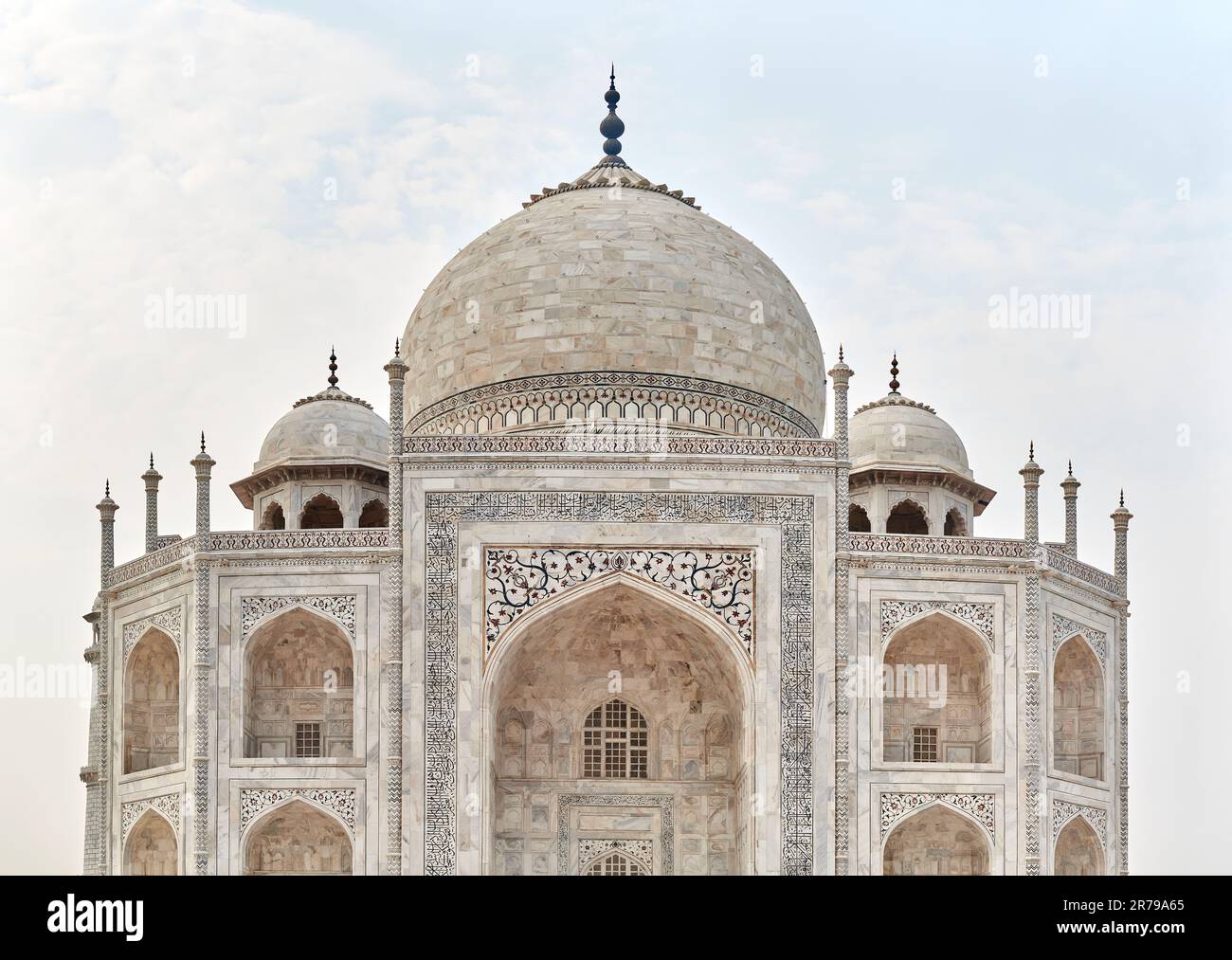 Close up Taj Mahal dome white marble mausoleum landmark in Agra, Uttar ...