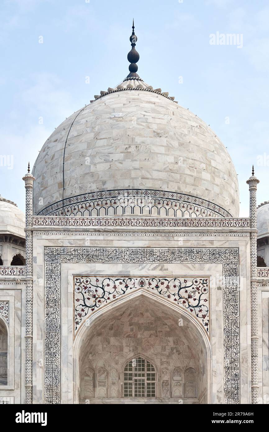 Close up Taj Mahal dome white marble mausoleum landmark in Agra, Uttar ...