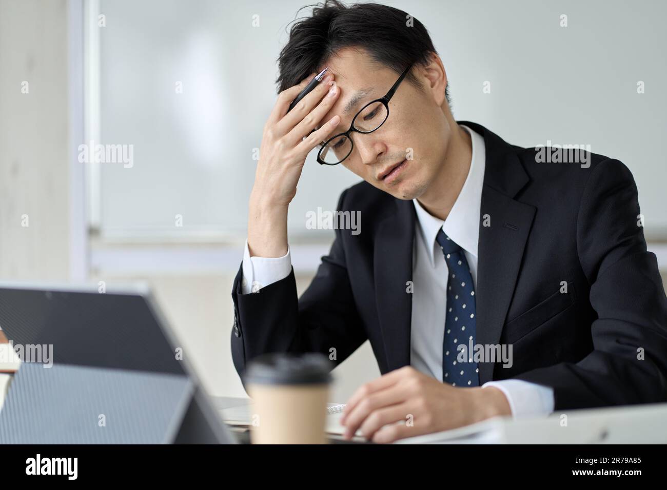 Worried asian korean business hi-res stock photography and images - Alamy