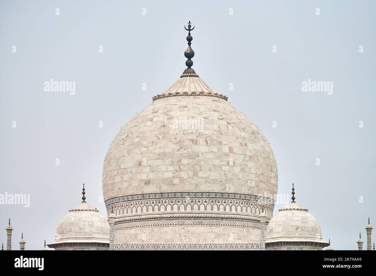 Close up Taj Mahal dome white marble mausoleum landmark in Agra, Uttar ...